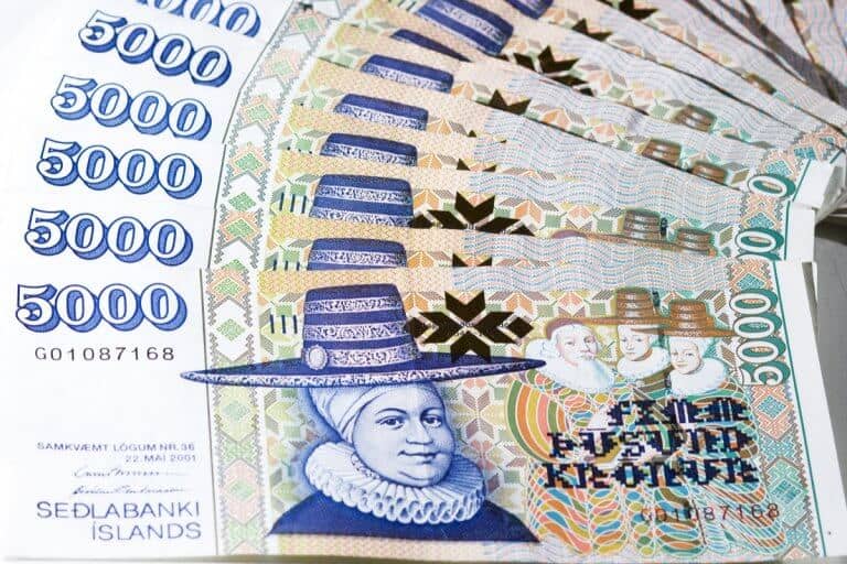 Currency in Iceland: All You Need to Know in 2024